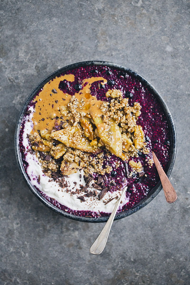 Blueberry Chia Bowl with Warm Banana and Sesame Brittle — Green Kitchen ...